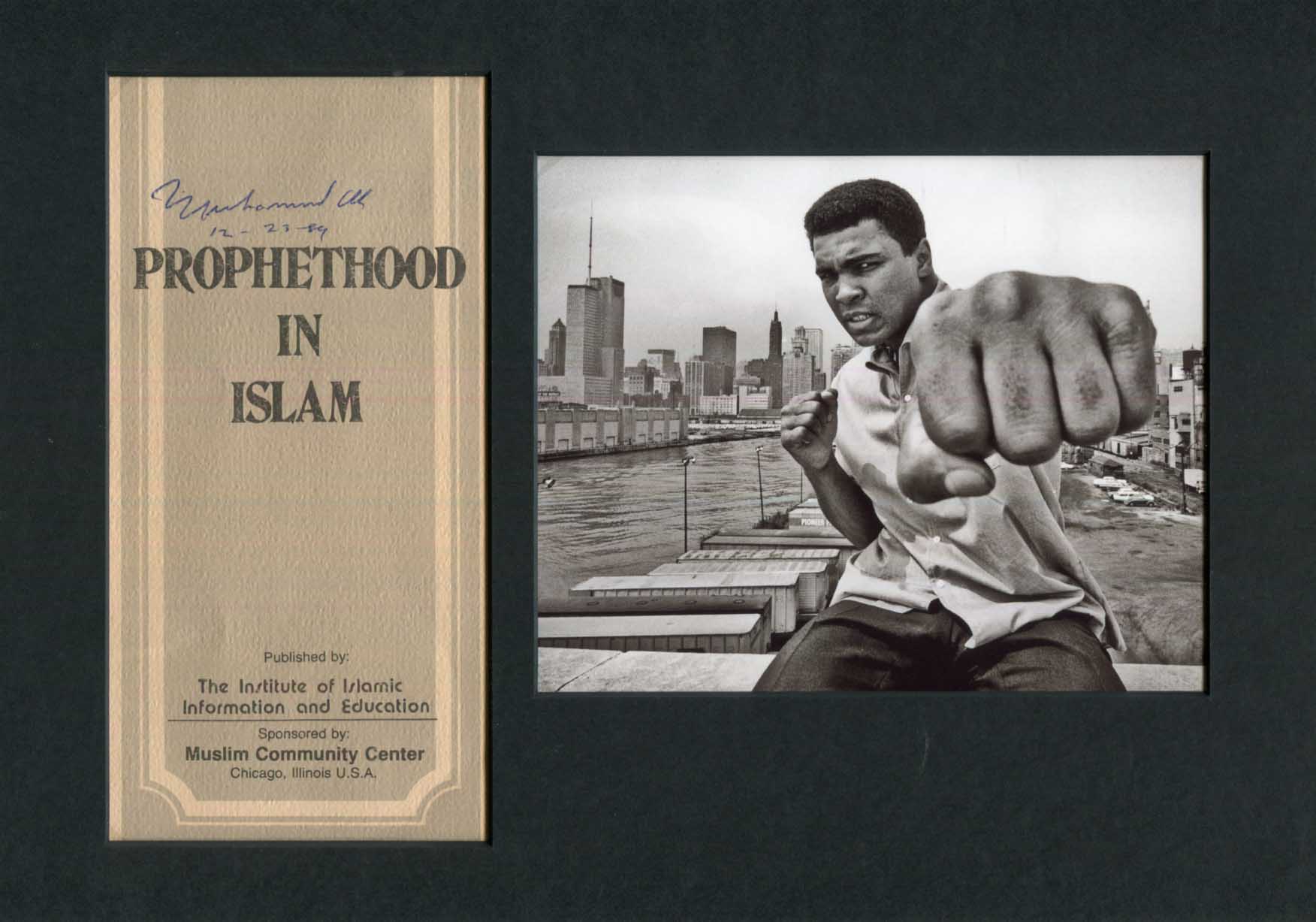 Muhammad Ali Autograph | signed programmes / books