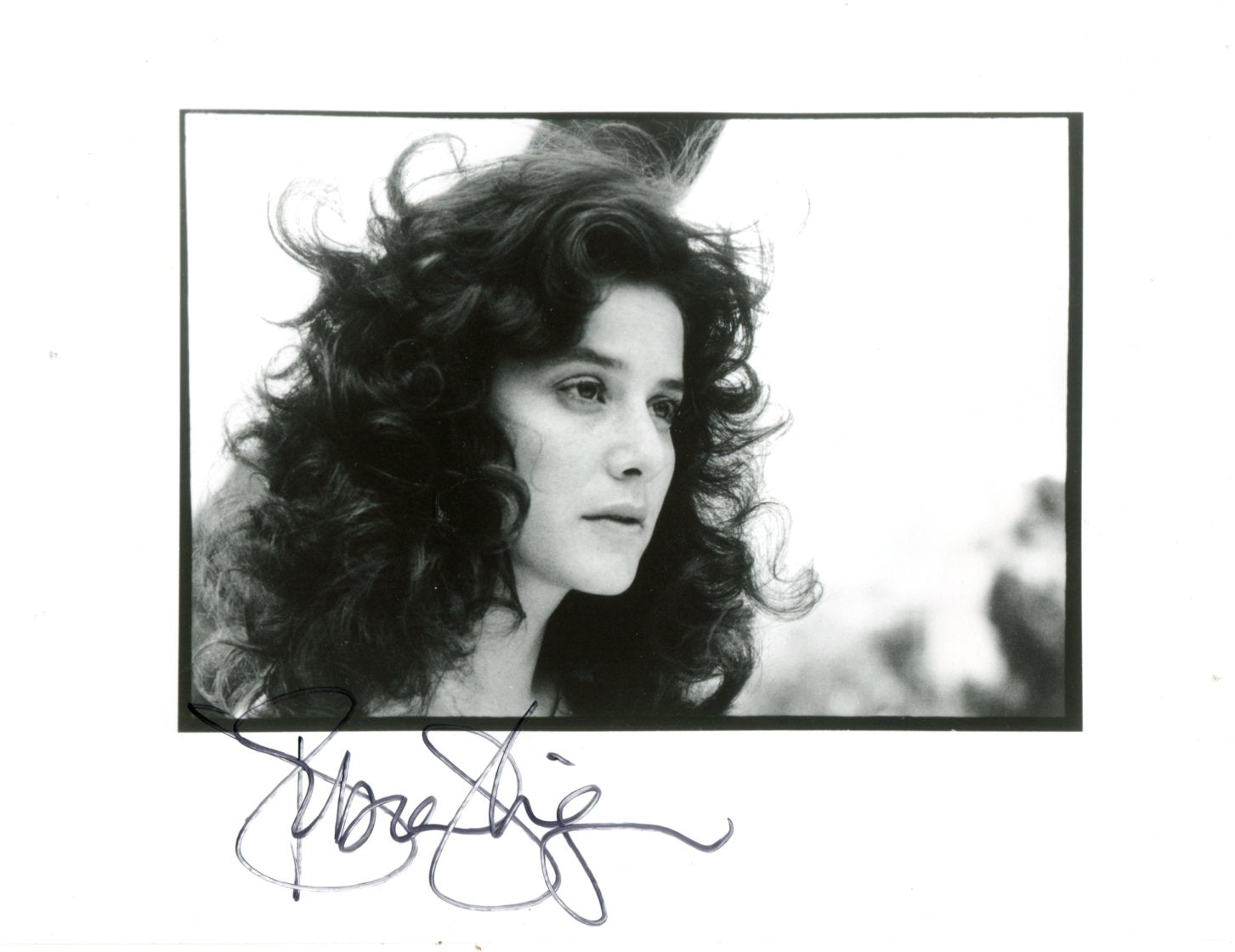 Debra Winger Autograph | signed photographs