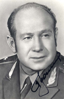 Alexei Leonov Autograph | signed vintage photographs