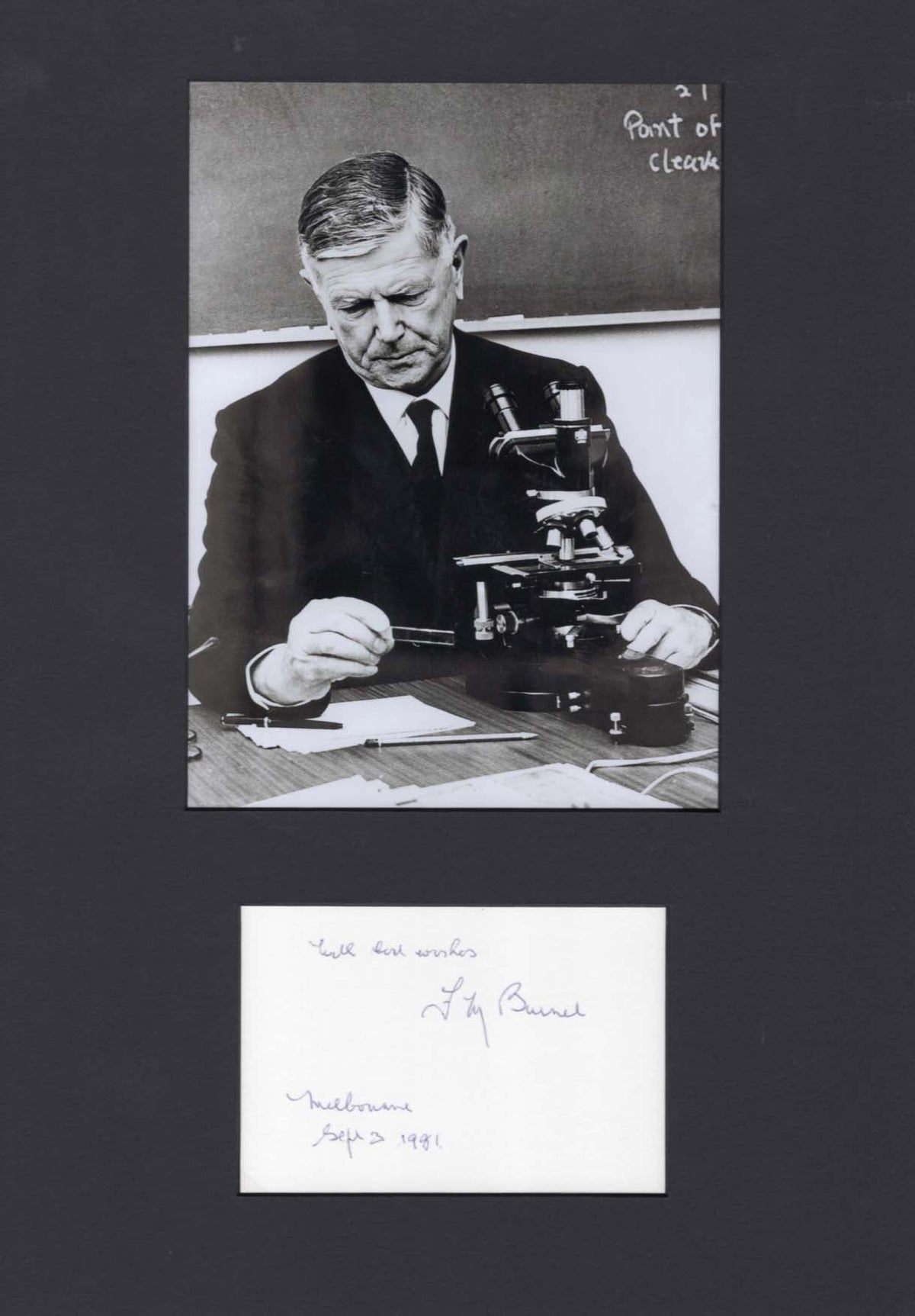 Frank Macfarlane Burnet Autograph | signed cards / album pages