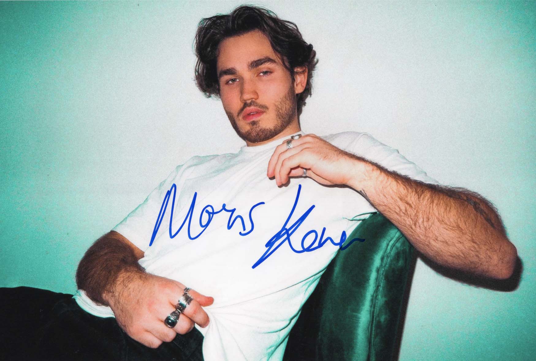 Moss Kena Autograph | signed photographs