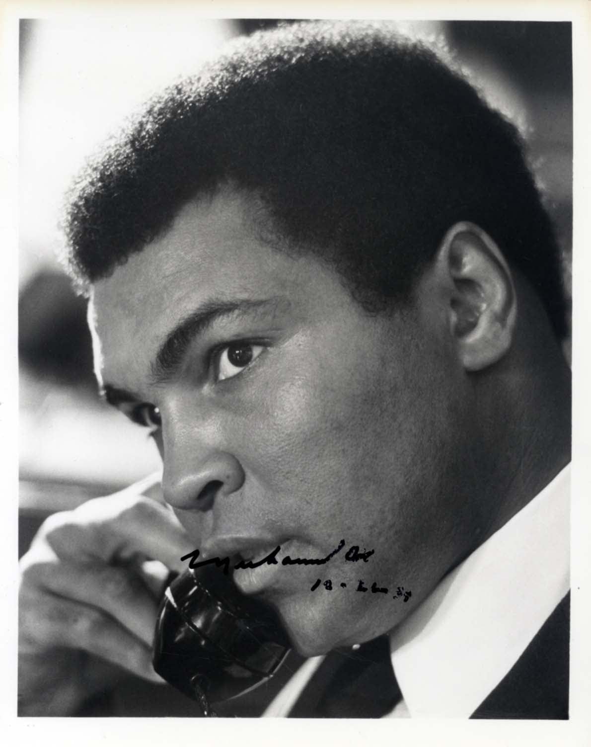 Muhammad Ali autograph, signed photograph