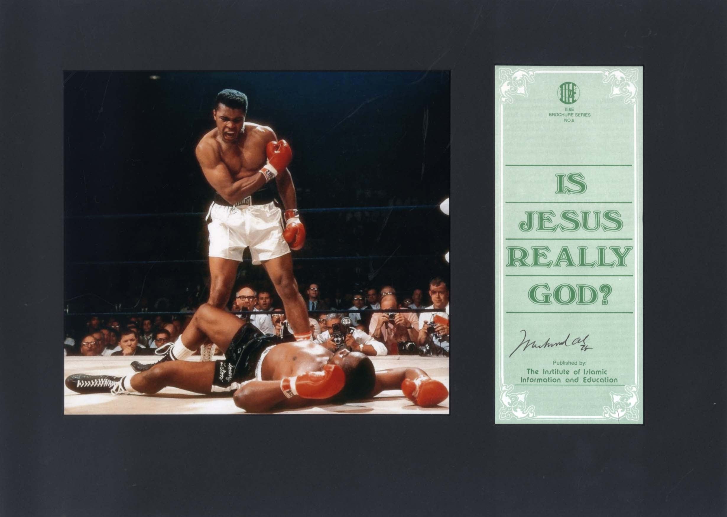 Muhammad Ali Autograph | signed programmes / books