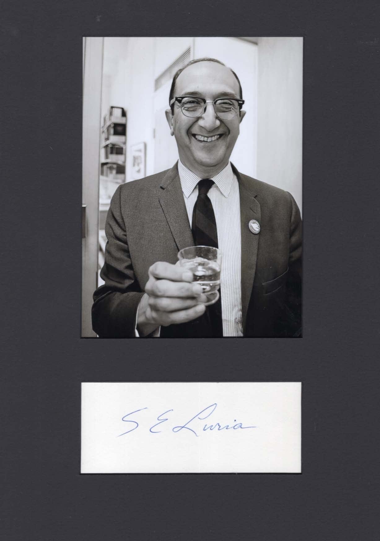 Salvador Edward Luria Autograph | signed cards / album pages