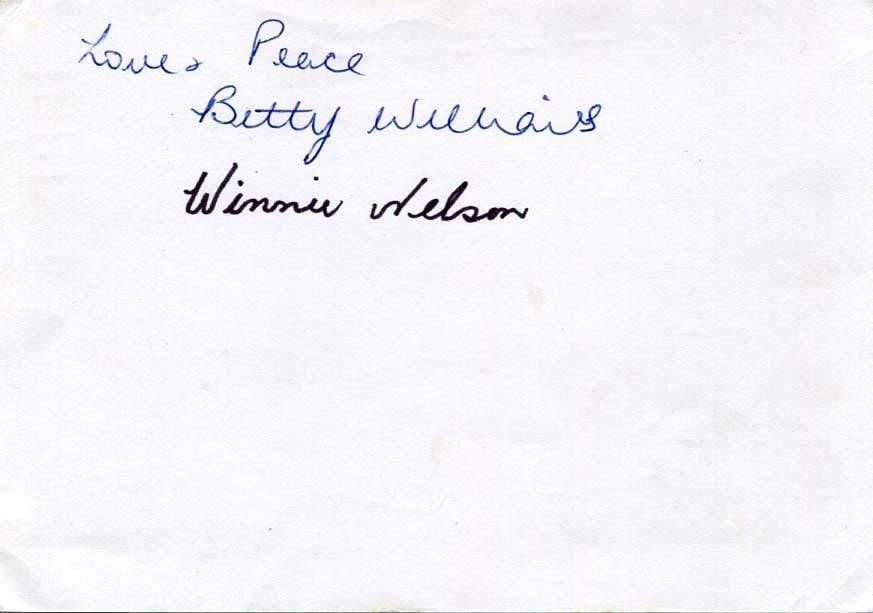 Betty Williams Autograph | signed cards / album pages