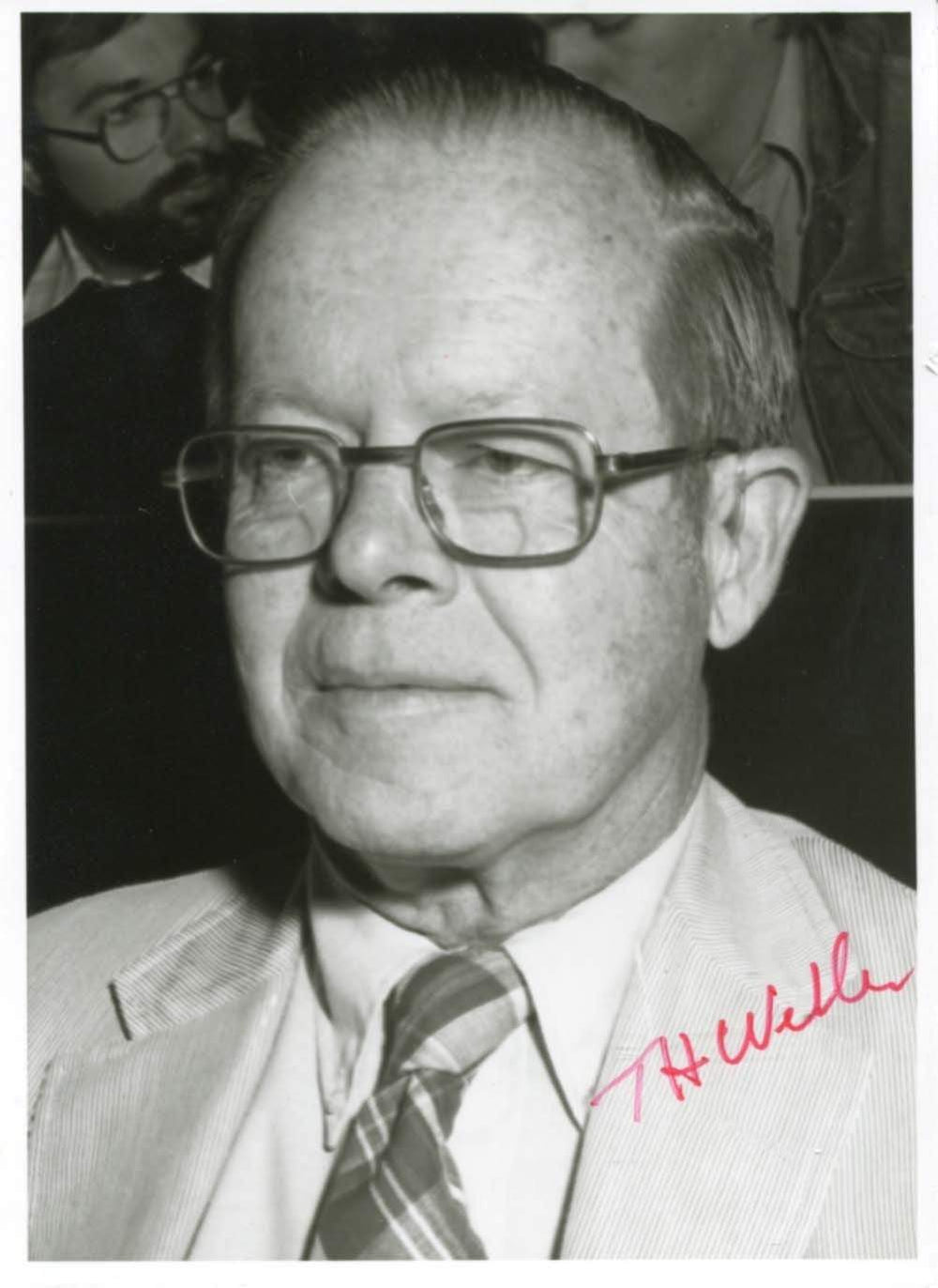 Thomas Huckle Weller autograph | Signed photograph